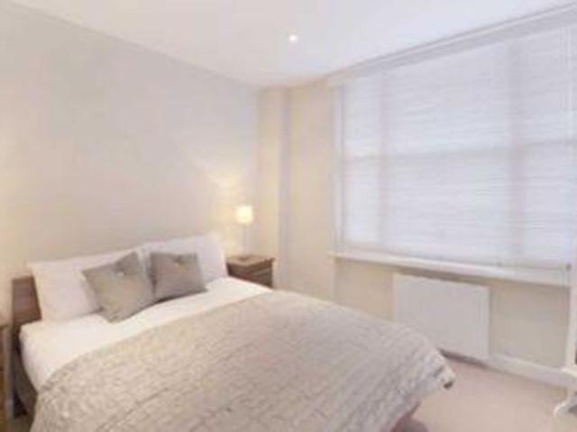 2 Bedrooms Flat for rent in Hill Street, London W1J