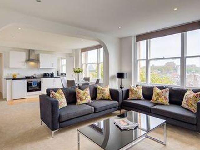 2 Bedrooms Flat for rent in Hill Street, London W1J