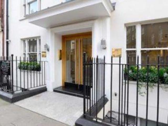 2 Bedrooms Flat for rent in Hill Street, London W1J
