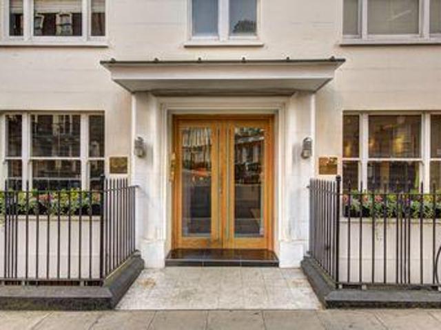 2 Bedrooms Flat for rent in Hill Street, London W1J
