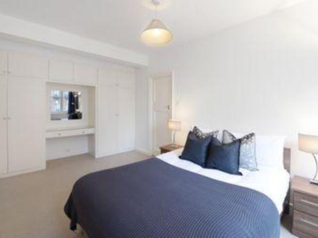 2 Bedrooms Flat for rent in Hill Street, London W1J