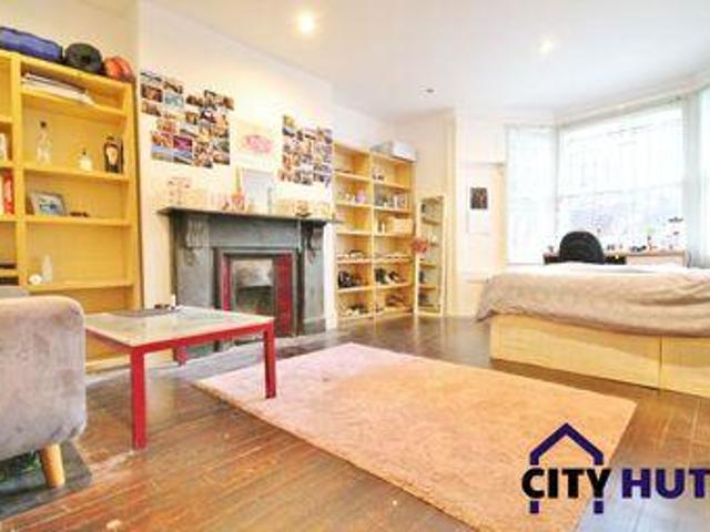 2 Bedrooms Flat for rent in Hillmarton Road, London N7