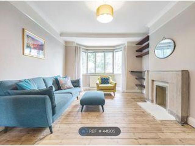 2 Bedrooms Flat for rent in Hilldown Court, London SW16