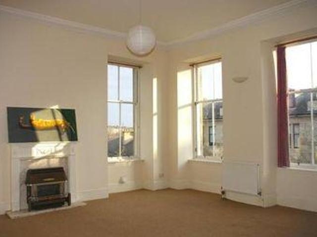 2 Bedrooms Flat for rent in Hillhead Street, Glasgow G12