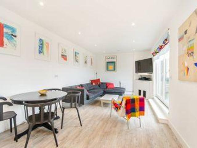 2 Bedrooms Flat for rent in Hilltop Avenue, Harlesden NW10