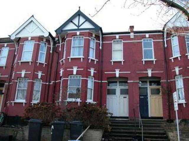 2 Bedrooms Flat for rent in Hillview Gardens, Hendon, London NW4