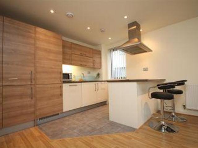 2 Bedrooms Flat for rent in Hillyfield, London E17