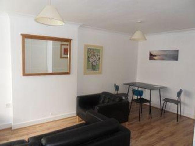 2 Bedrooms Flat for rent in Hinchley Way, Swinton, Manchester M27