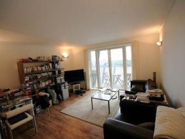 2 Bedrooms Flat for rent in Hutchings Street, London E14