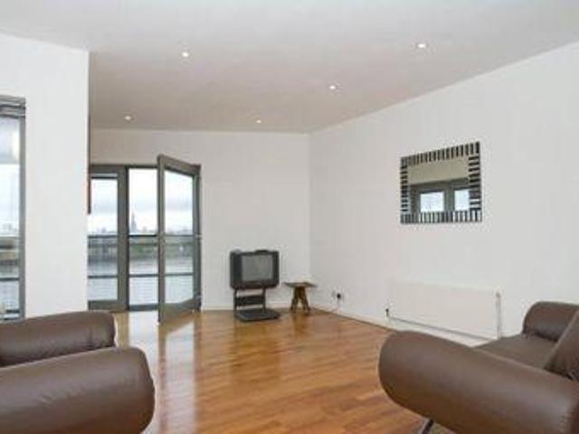 2 Bedrooms Flat for rent in Hutchings Wharf, Hutchings Street, Canary Wharf, London E14