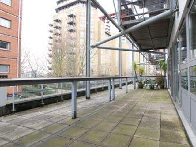 2 Bedrooms Flat for rent in Hutchings Wharf, Hutchings Street, South Quay E14