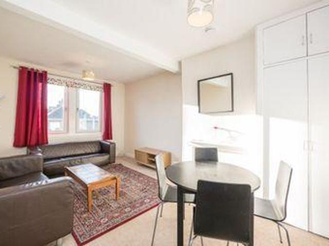 2 Bedrooms Flat for rent in Hutchison Loan, Chesser EH14