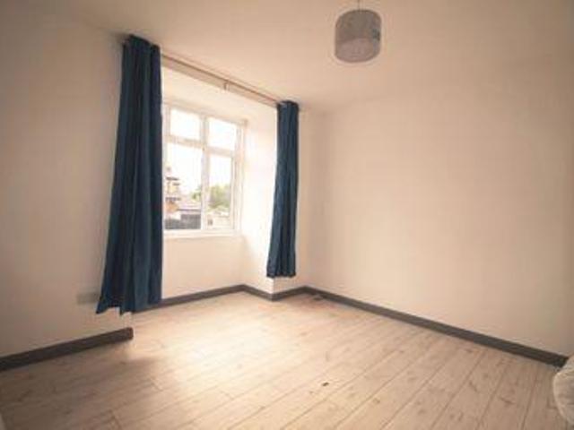 2 Bedrooms Flat for rent in Hutton Grove, London N12