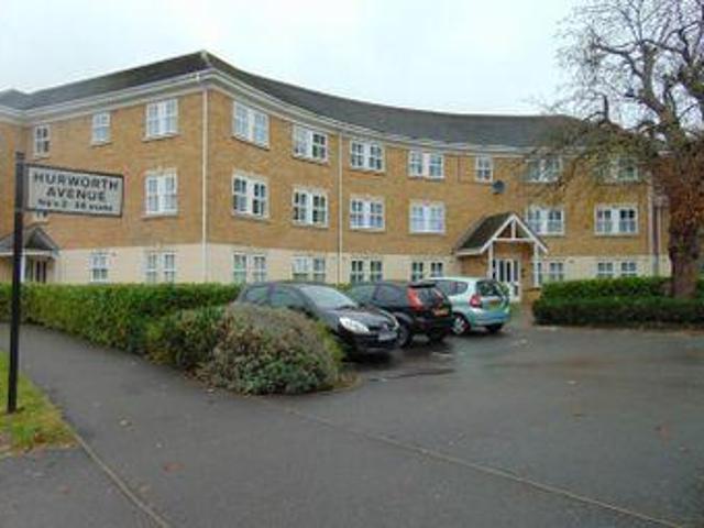 2 Bedrooms Flat for rent in Huworth Avenue, Slough SL3