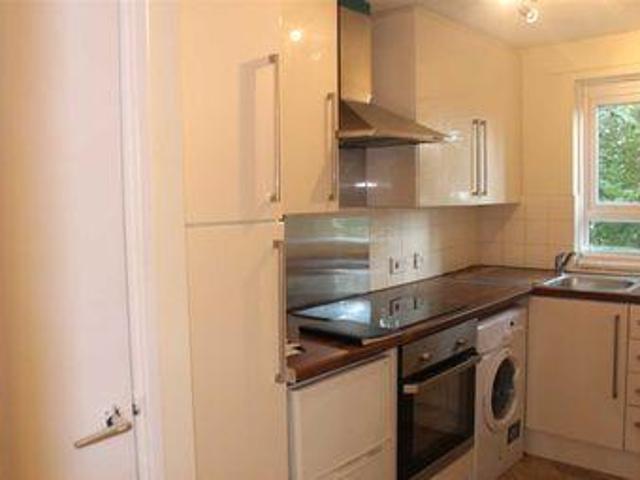 2 Bedrooms Flat for rent in Hughes Walk, Croydon CR0