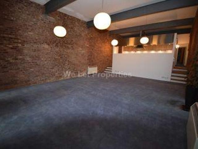 2 Bedrooms Flat for rent in Hulme Hall Road, Manchester M15