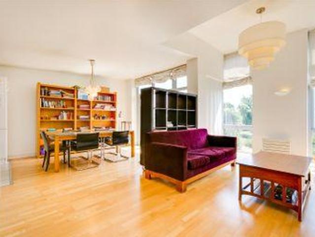 2 Bedrooms Flat for rent in Hunt Close, London W11