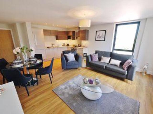 2 Bedrooms Flat for rent in Hunter Court, William Hunter Way, Brentwood CM14