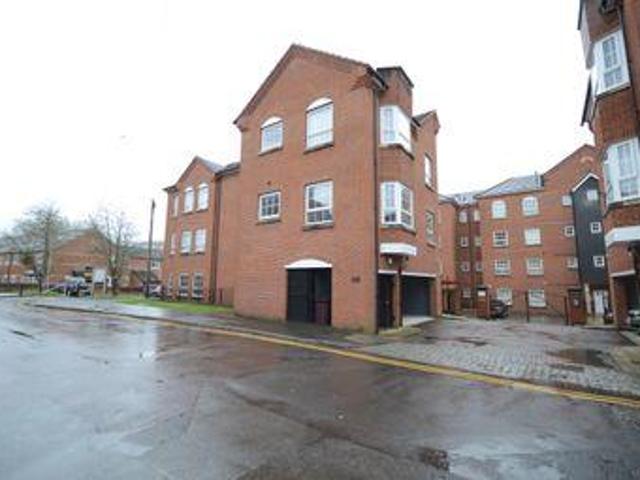 2 Bedrooms Flat for rent in Hunters Wharf, Katesgrove Lane, Reading RG1
