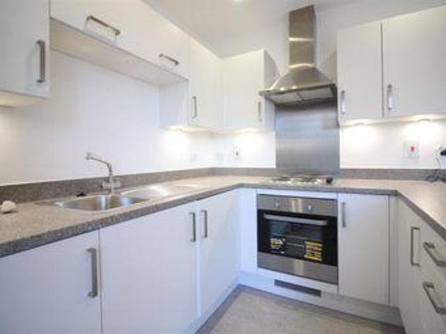 2 Bedrooms Flat for rent in Hunting Place, Hounslow TW5