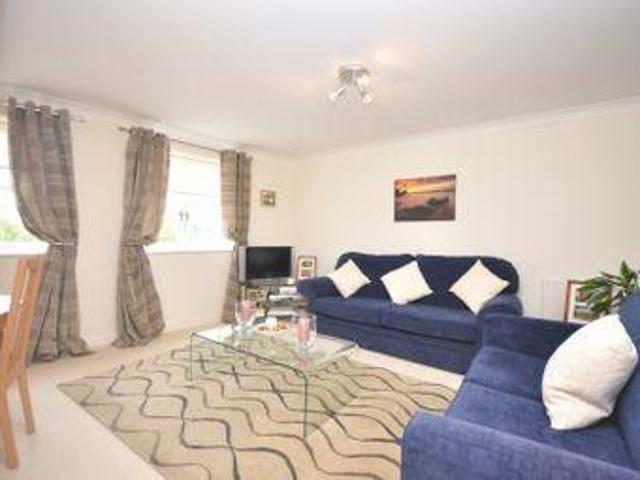 2 Bedrooms Flat for rent in Huntingdon Gardens, London W4