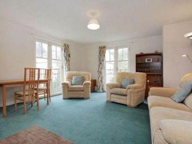 2 Bedrooms Flat for rent in Huntingdon Place, New Town, Edinburgh EH7