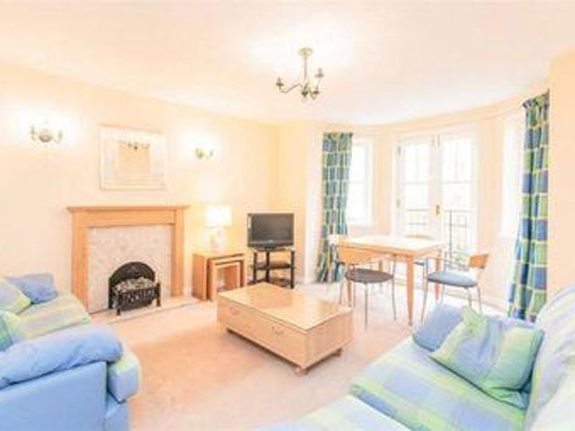 2 Bedrooms Flat for rent in Huntingdon Place, New Town EH7