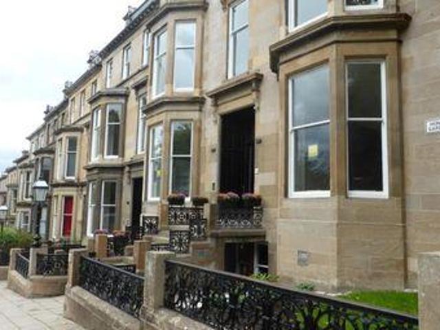 2 Bedrooms Flat for rent in Huntly Gardens, Glasgow G12
