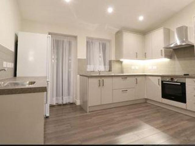 2 Bedrooms Flat for rent in Hurstwood Rd, London NW11