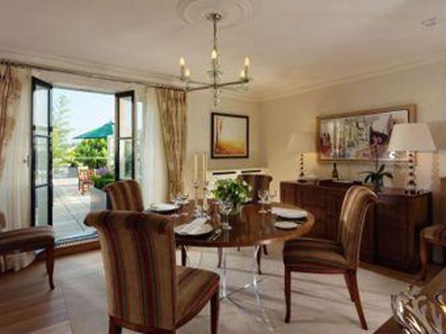2 Bedrooms Flat for rent in Hyde Park Gate, Kensington, London SW7