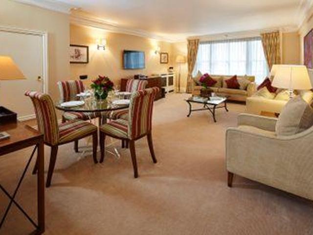 2 Bedrooms Flat for rent in Hyde Park Gate, London SW7