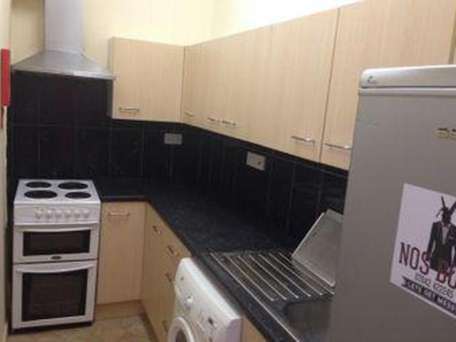 2 Bedrooms Flat for rent in Hyde Park Road, Hyde Park, Leeds LS6
