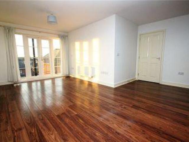 2 Bedrooms Flat for rent in Imperial Court, Clarendon Way, Colchester, Essex CO1