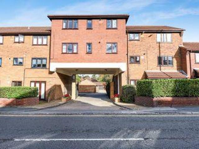 2 Bedrooms Flat for rent in Imperial Court, Windsor SL4