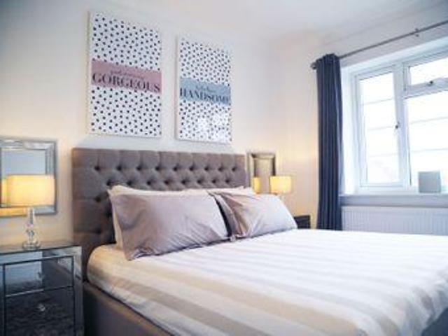 2 Bedrooms Flat for rent in Imperial Dr, Harrow, 7Jw HA2