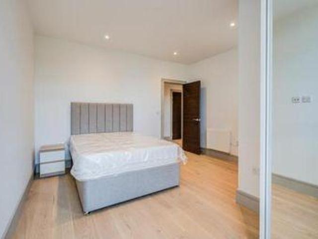 2 Bedrooms Flat for rent in Imperial Drive, Harrow HA2