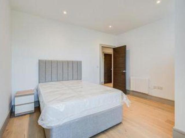 2 Bedrooms Flat for rent in Imperial Drive, Harrow HA2