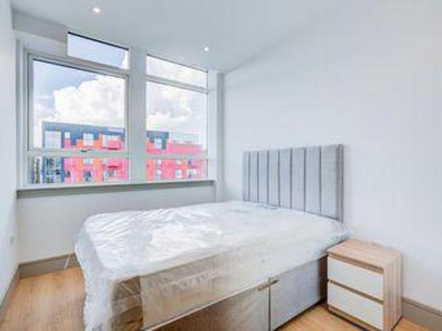2 Bedrooms Flat for rent in Imperial Drive, Harrow HA2