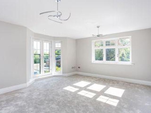 2 Bedrooms Flat for rent in Imperial Road, Windsor SL4
