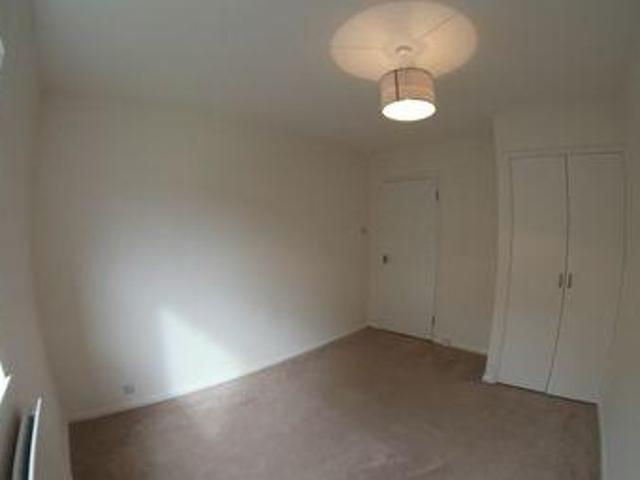 2 Bedrooms Flat for rent in In The Ray, Maidenhead SL6