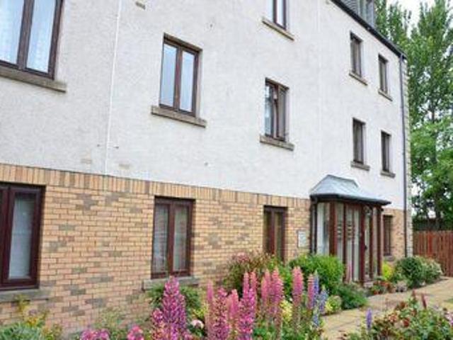 2 Bedrooms Flat for rent in Inchview Terrace, Edinburgh EH7