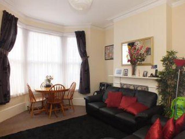 2 Bedrooms Flat for rent in Inman Road, Harlesden NW10