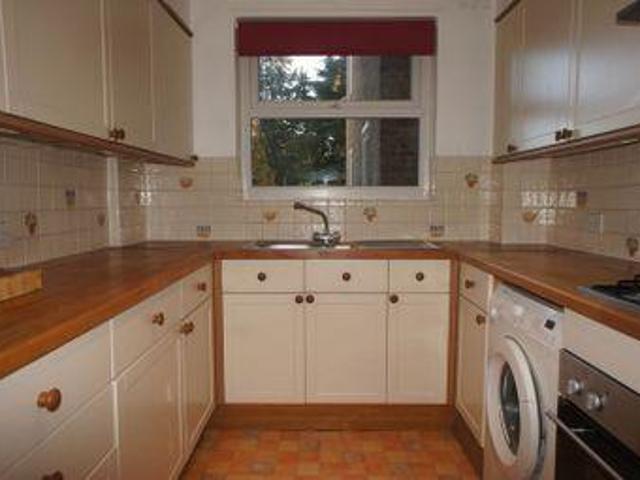 2 Bedrooms Flat for rent in Inner Park Road, London SW19