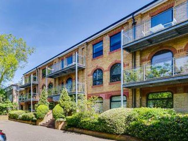 2 Bedrooms Flat for rent in Inner Park Road, London SW19