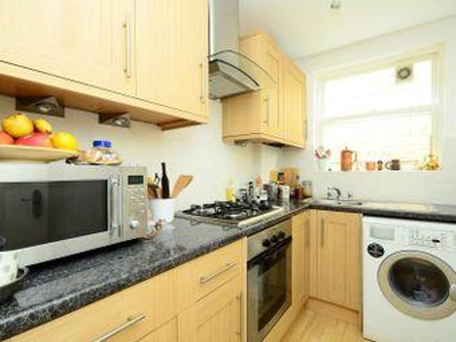 2 Bedrooms Flat for rent in Inner Park Road, Southfields SW19