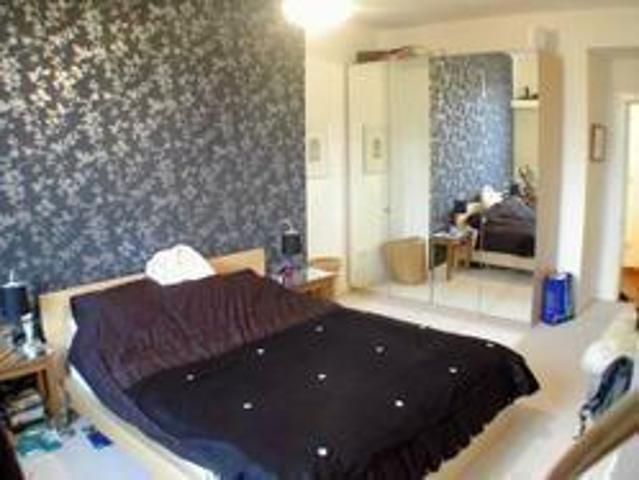 2 Bedrooms Flat for rent in Iona Street, Edinburgh EH6