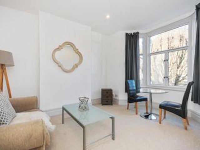 2 Bedrooms Flat for rent in Iffley Road, Shepherds Bush W6