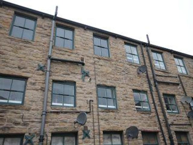 2 Bedrooms Flat for rent in Ightenhill Street, Padiham, Burnley, Lancashire BB12