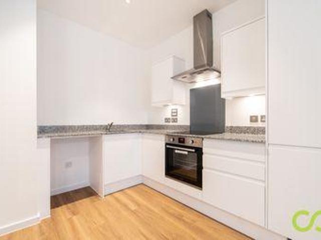2 Bedrooms Flat for rent in Ilford Hill, Ilford IG1