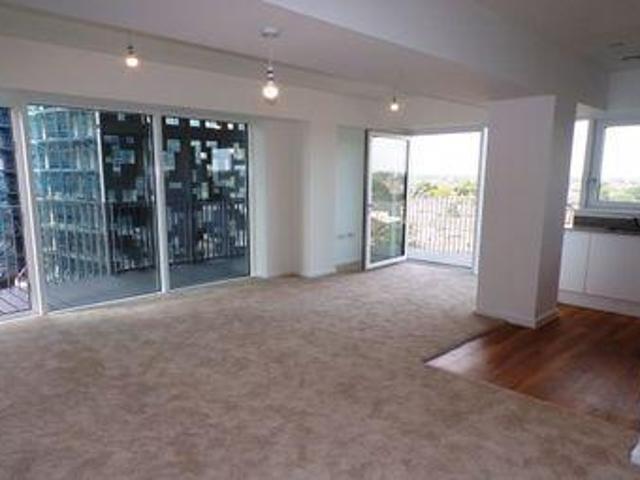 2 Bedrooms Flat for rent in Ilford Hill, Ilford IG1